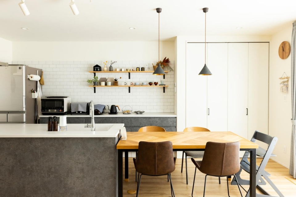 シンプルデザインでお気に入りのインテリアが映える家 札幌市S邸／アシストホーム | いえズーム（iezoom）