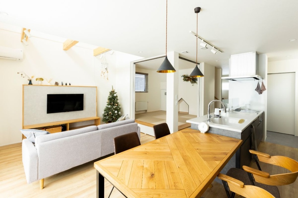 シンプルデザインでお気に入りのインテリアが映える家 札幌市S邸／アシストホーム | いえズーム（iezoom）