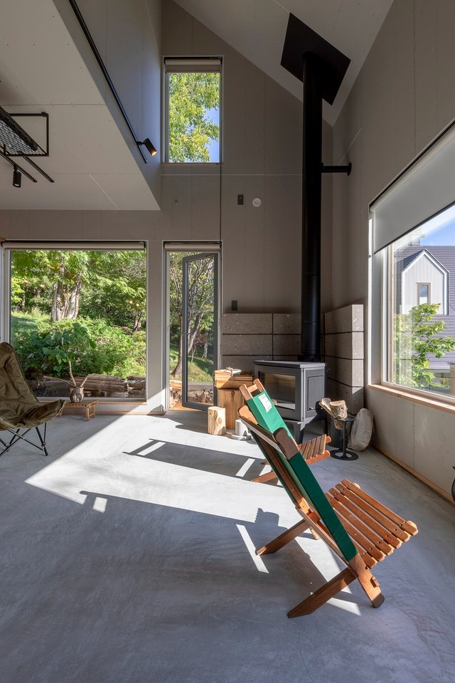 土間リビングから山並みを眺めるアウトドアな家 札幌市O邸