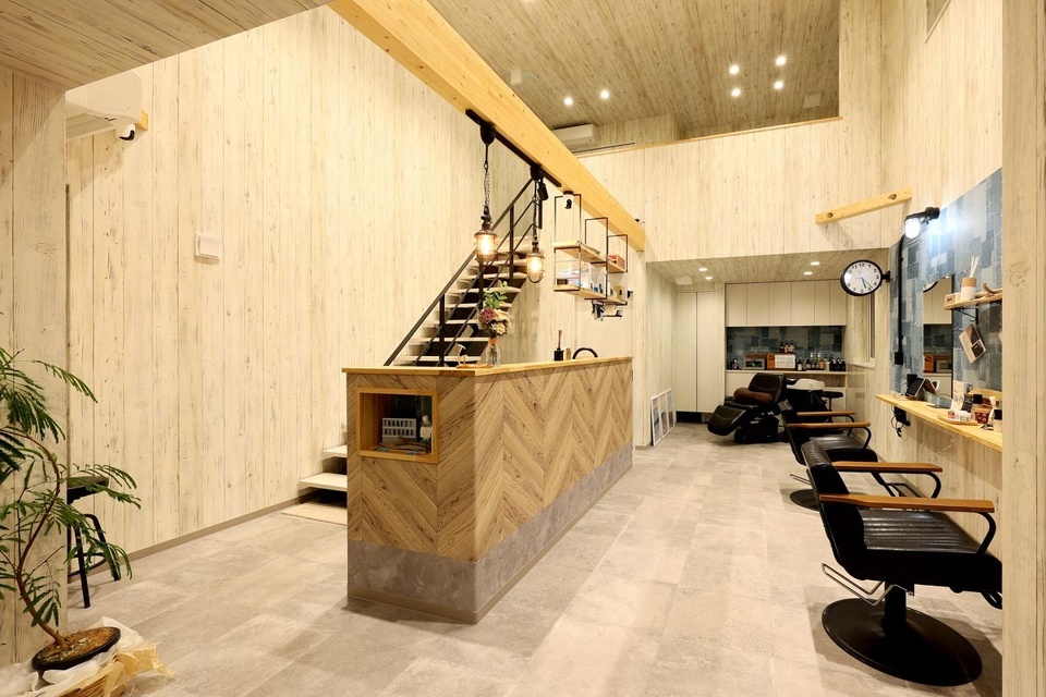 美容室「alohana hair works」は建物の開放感や内装、断熱性能も魅力／千歳・生杉建設 | いえズーム（iezoom）