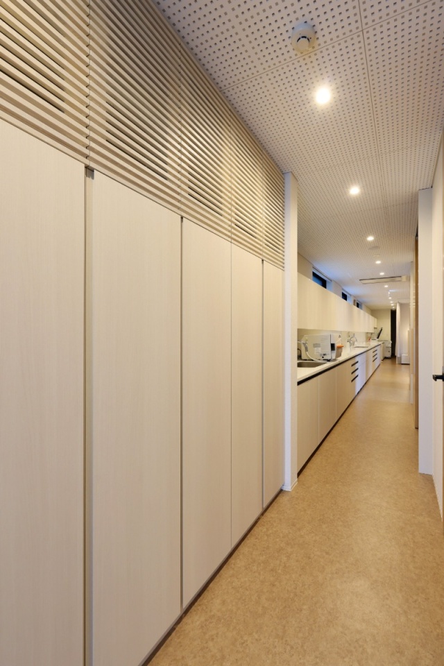 吹抜の大開口・待合室をSE構法で実現「おなかのクリニック札幌」 SVD建築工房 | いえズーム（iezoom）